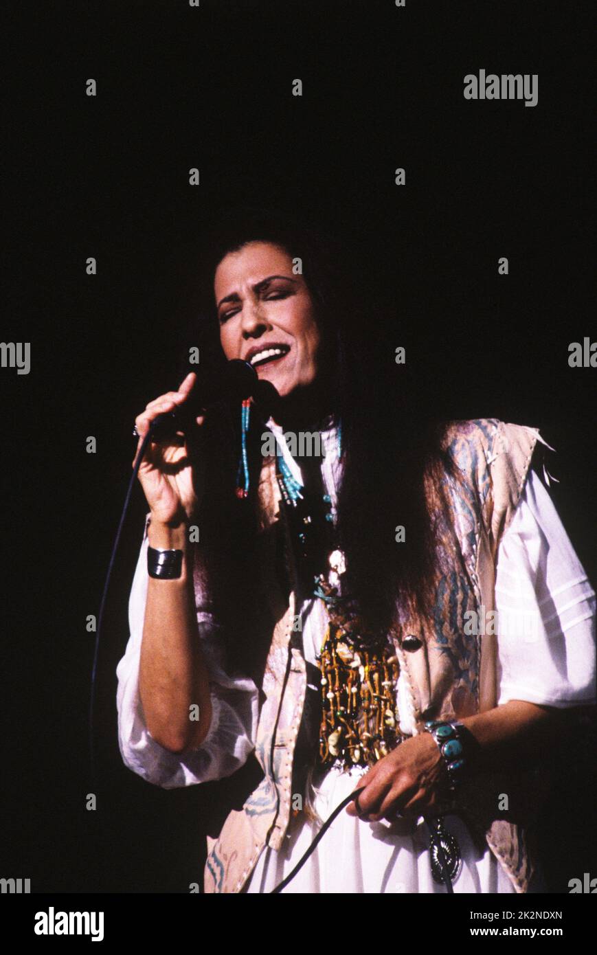Crystal gayle in concert in hi-res stock photography and images - Alamy
