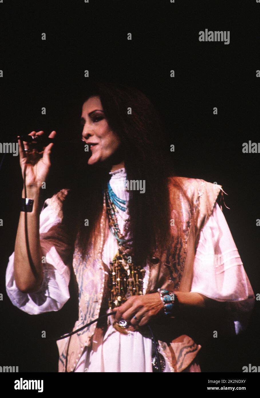 Crystal gayle in concert in hi-res stock photography and images - Alamy
