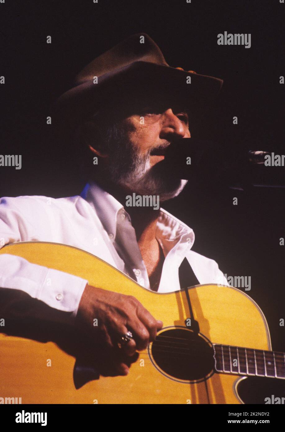 Don s williams hi-res stock photography and images - Alamy