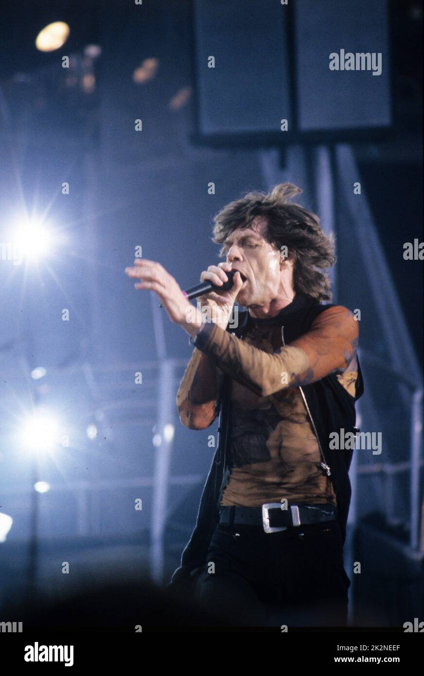 Concert wembley stadium 1995 hi-res stock photography and images - Alamy