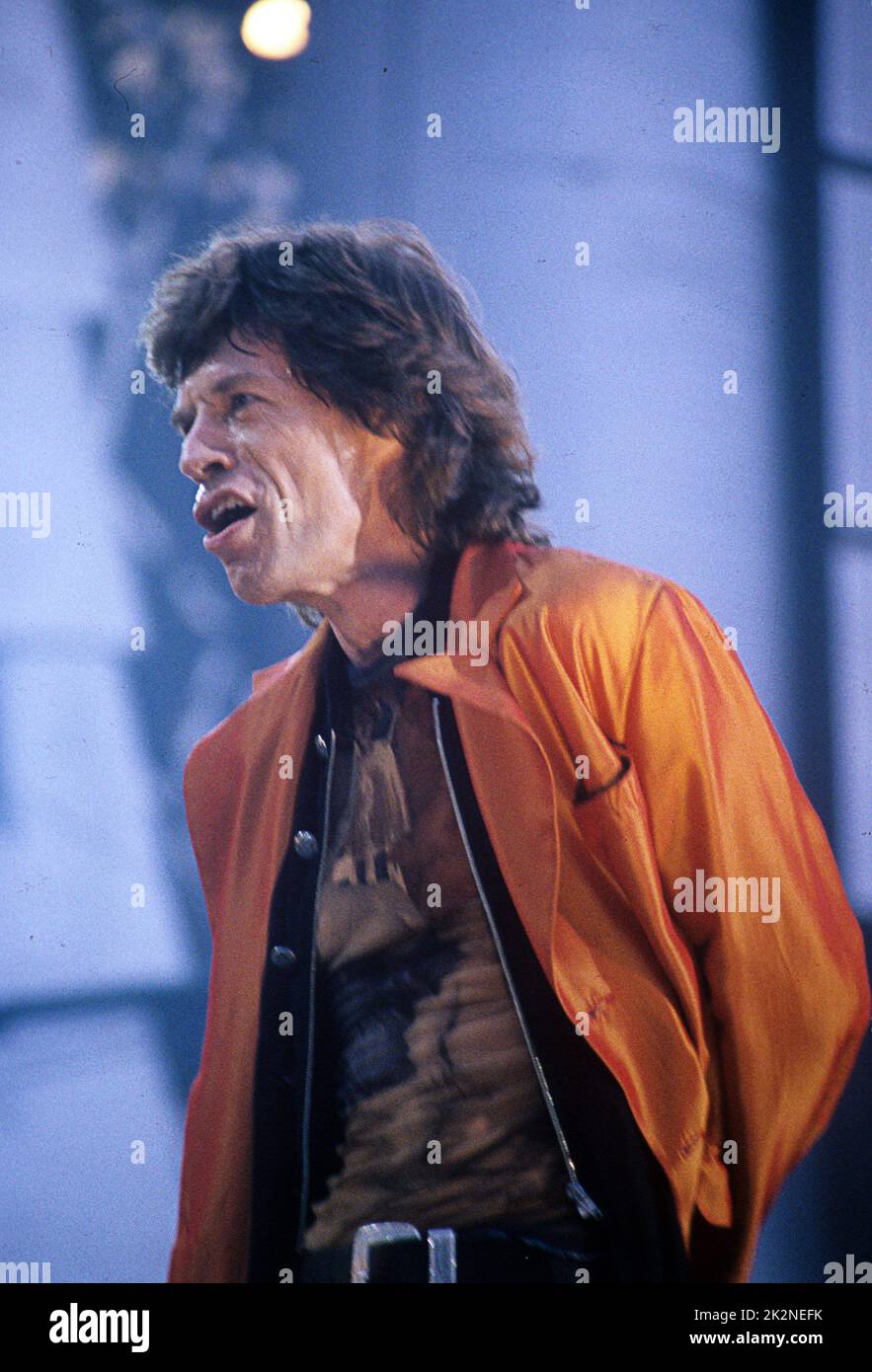 Concert wembley stadium 1995 hi-res stock photography and images - Alamy