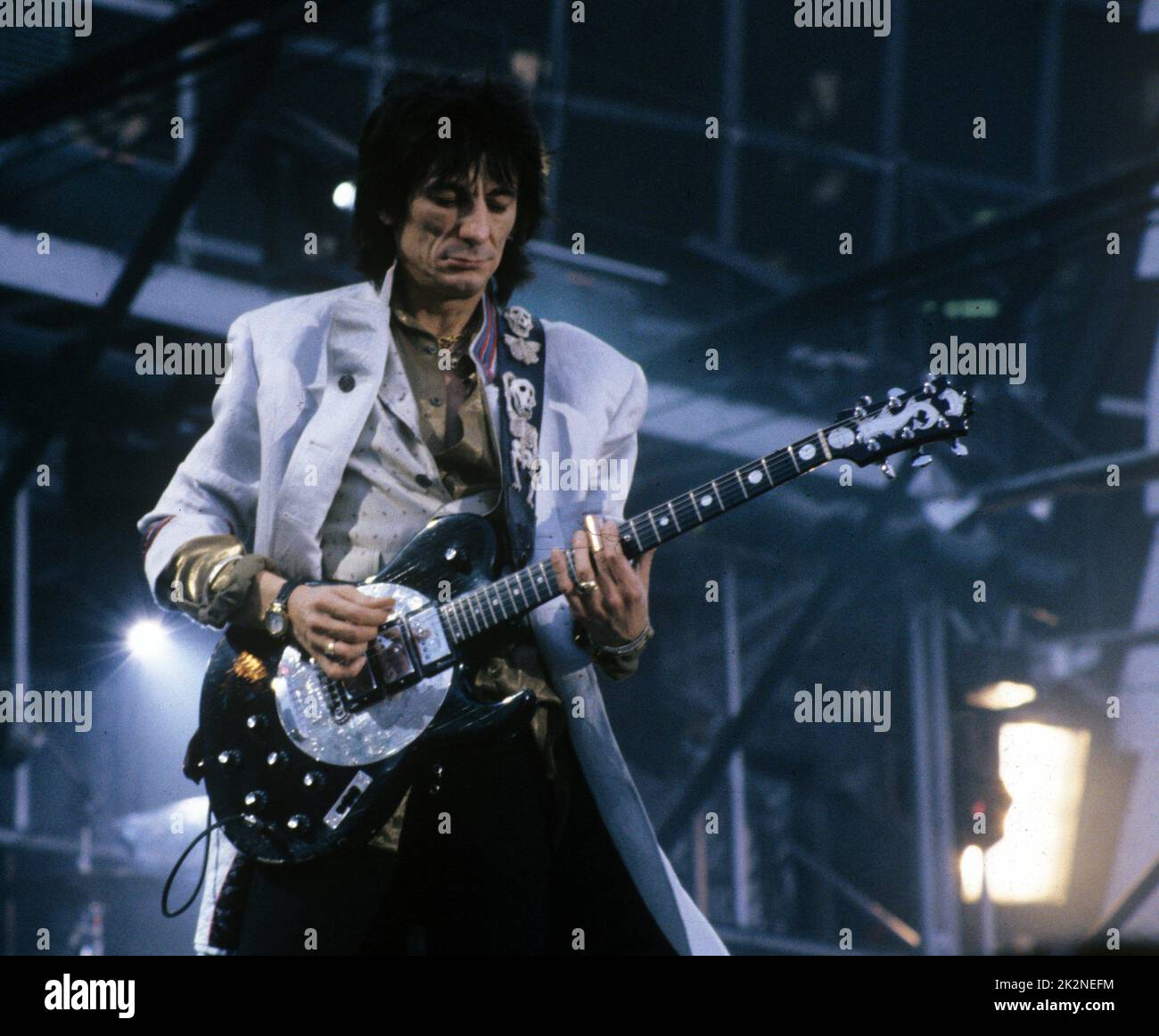 Concert wembley stadium 1995 hi-res stock photography and images - Alamy