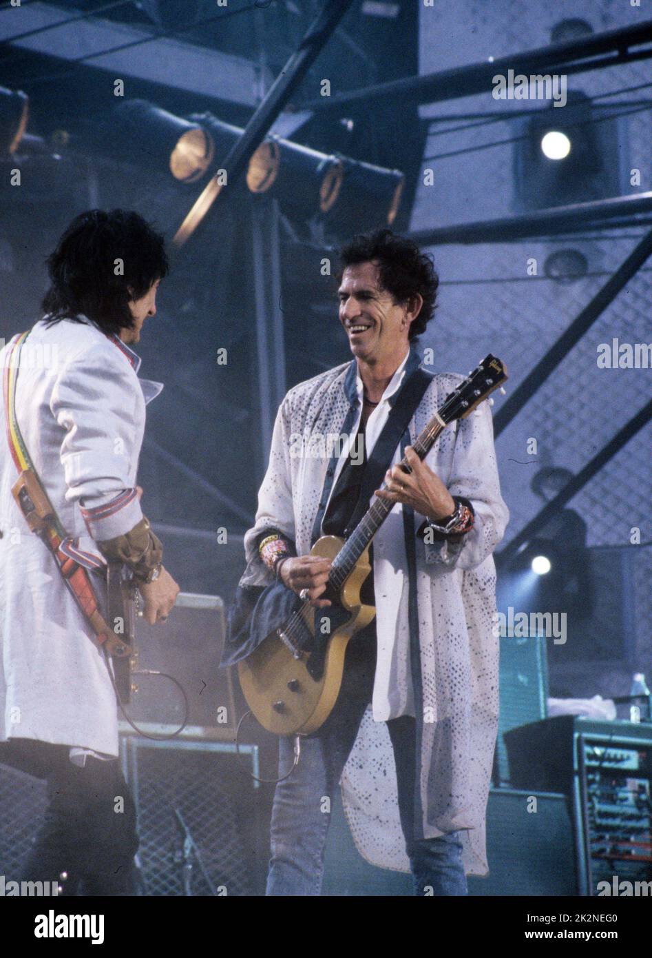 Concert wembley stadium 1995 hi-res stock photography and images - Alamy