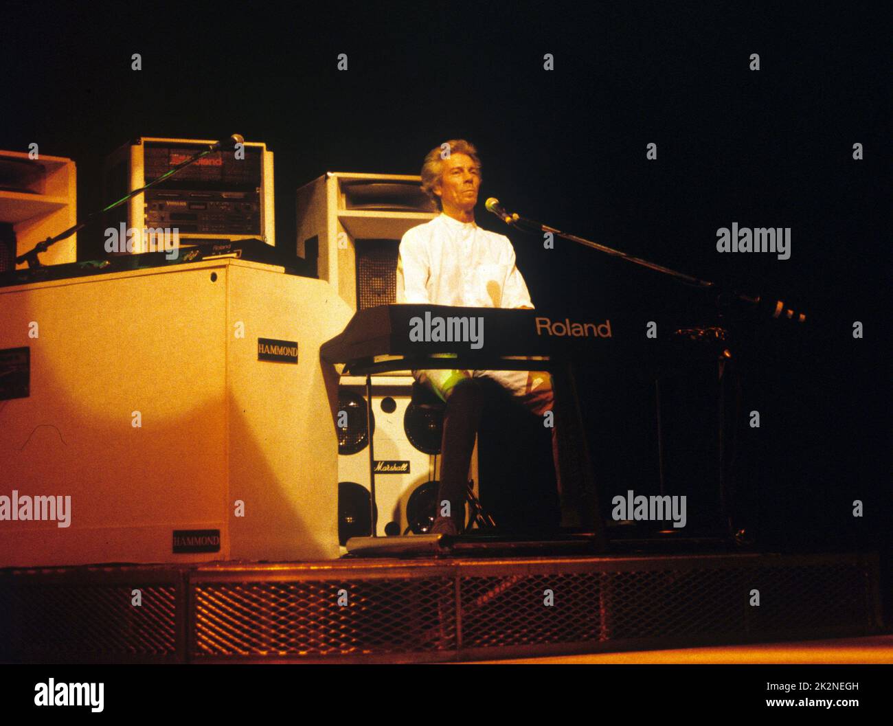 Concert wembley stadium 1996 hi-res stock photography and images - Alamy