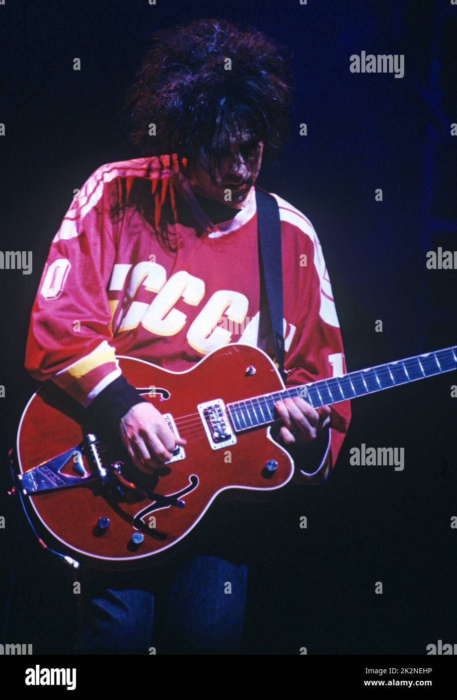Robert smith the cure 1996 hi-res stock photography and images - Alamy