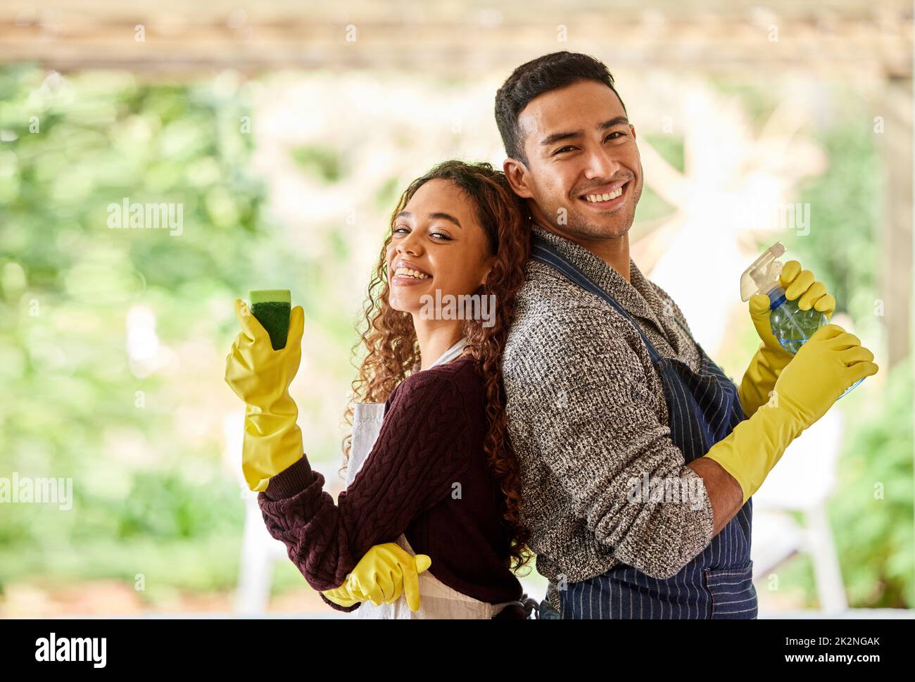 Married couple cleaning house hi-res stock photography and images - Alamy