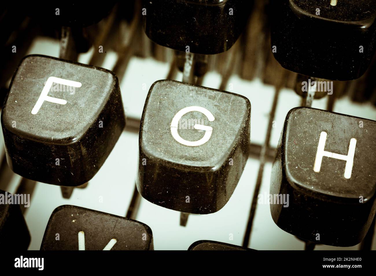 G letter on a vintage typewriter keyboard Stock Photo - Alamy