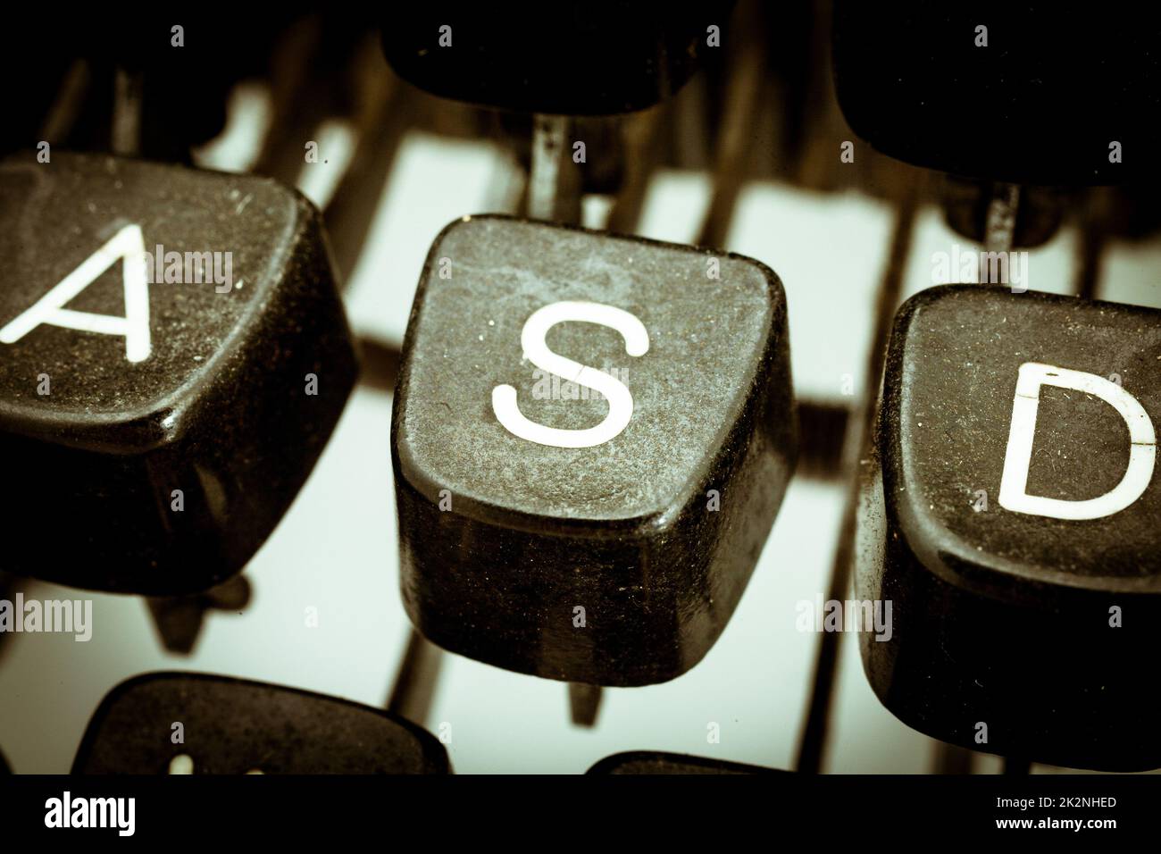 S letter on a vintage typewriter keyboard Stock Photo - Alamy