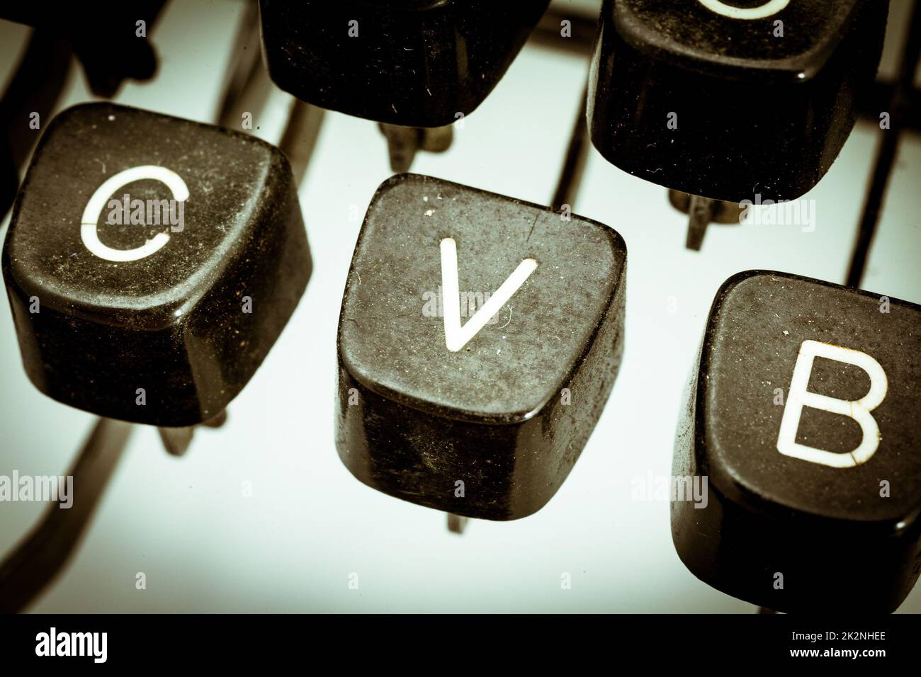 V letter on a vintage typewriter keyboard Stock Photo - Alamy