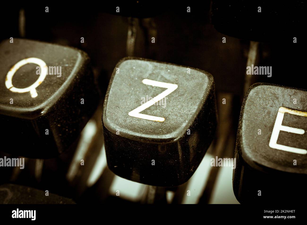 Z letter on a vintage typewriter keyboard Stock Photo - Alamy