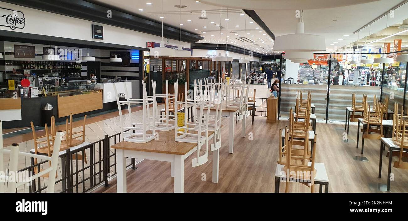 empty market places and restaurants in shopping centers Stock Photo - Alamy