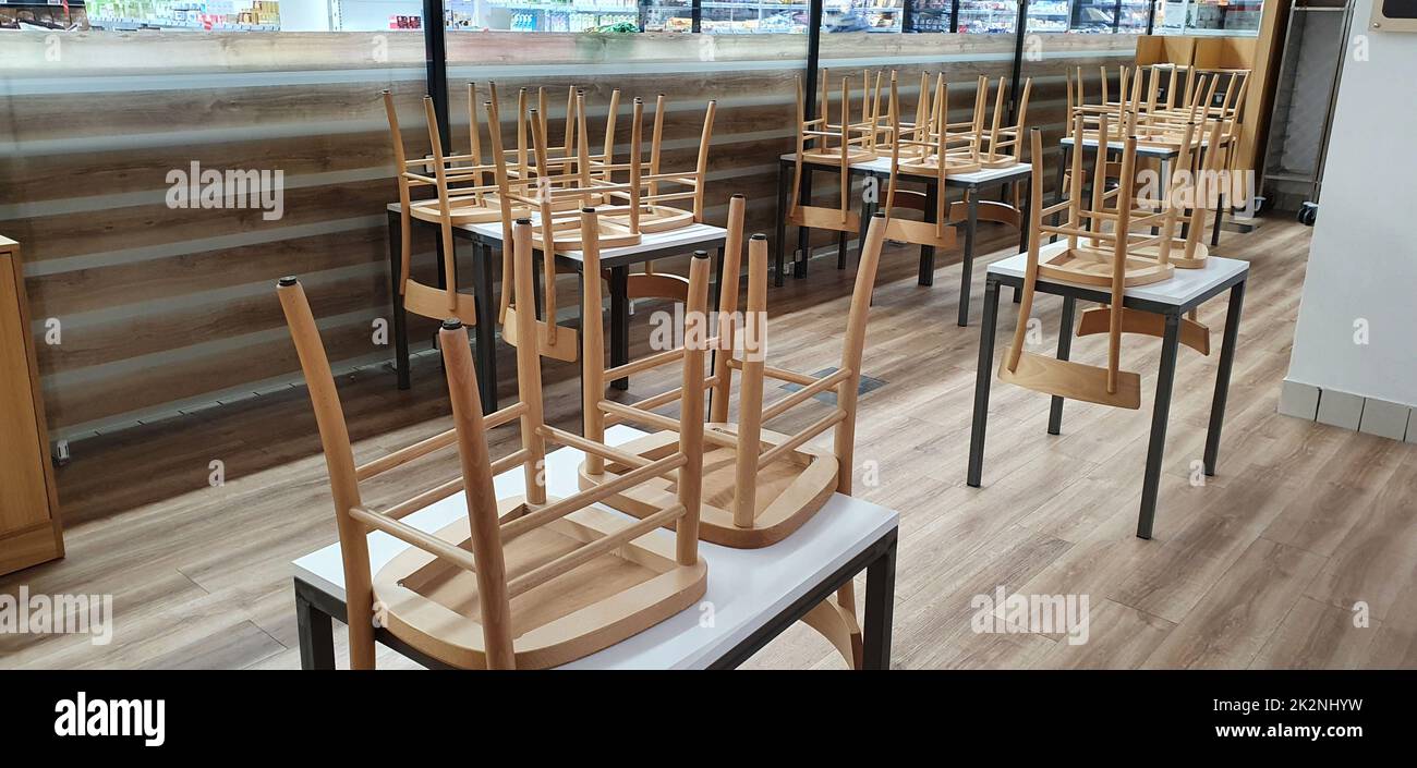 empty market places and restaurants in shopping centers Stock Photo - Alamy