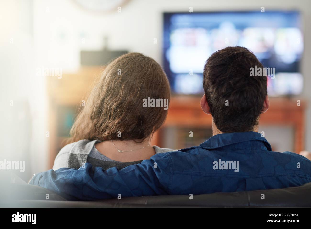 Man watching tv in a modern home hi-res stock photography and images ...