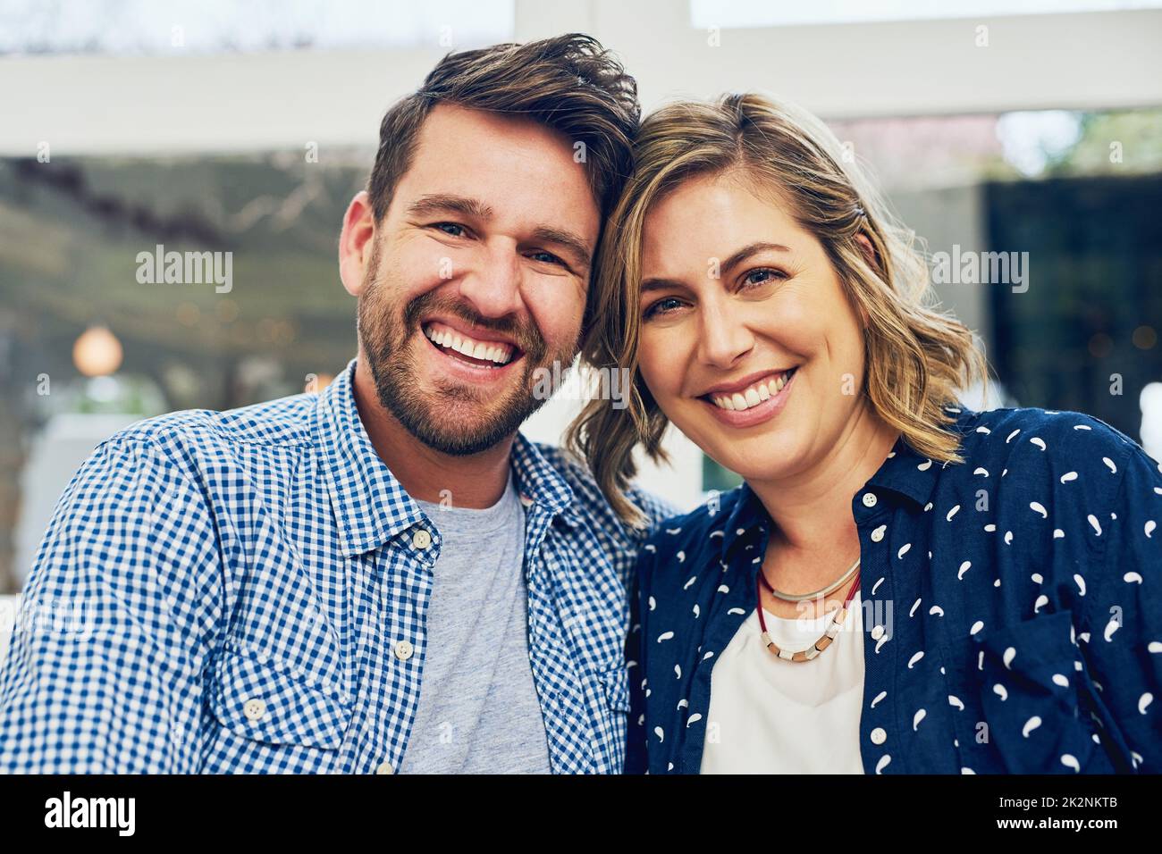 Attractive smiles hi-res stock photography and images - Alamy