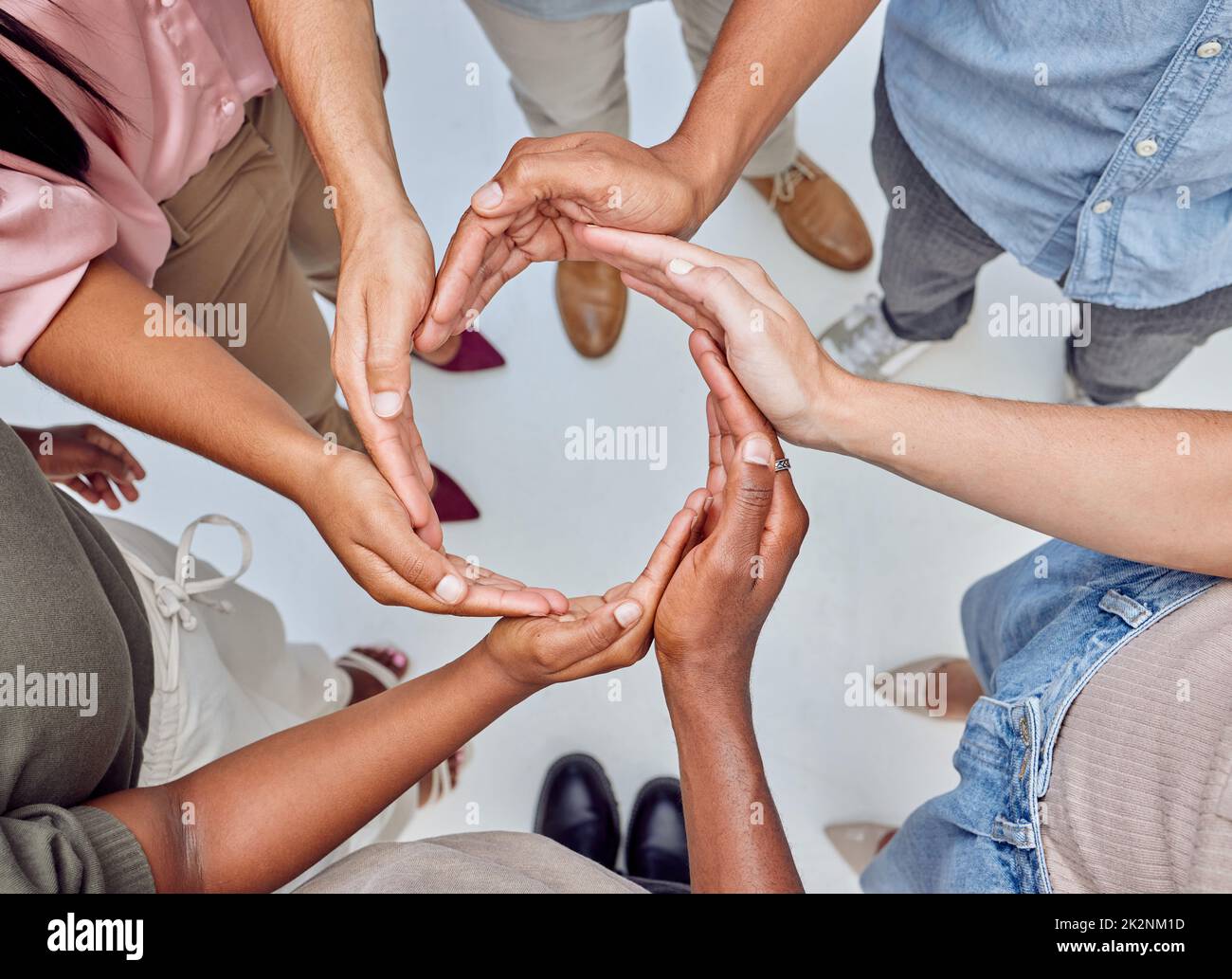 Diverse group forming circle hi-res stock photography and images - Alamy