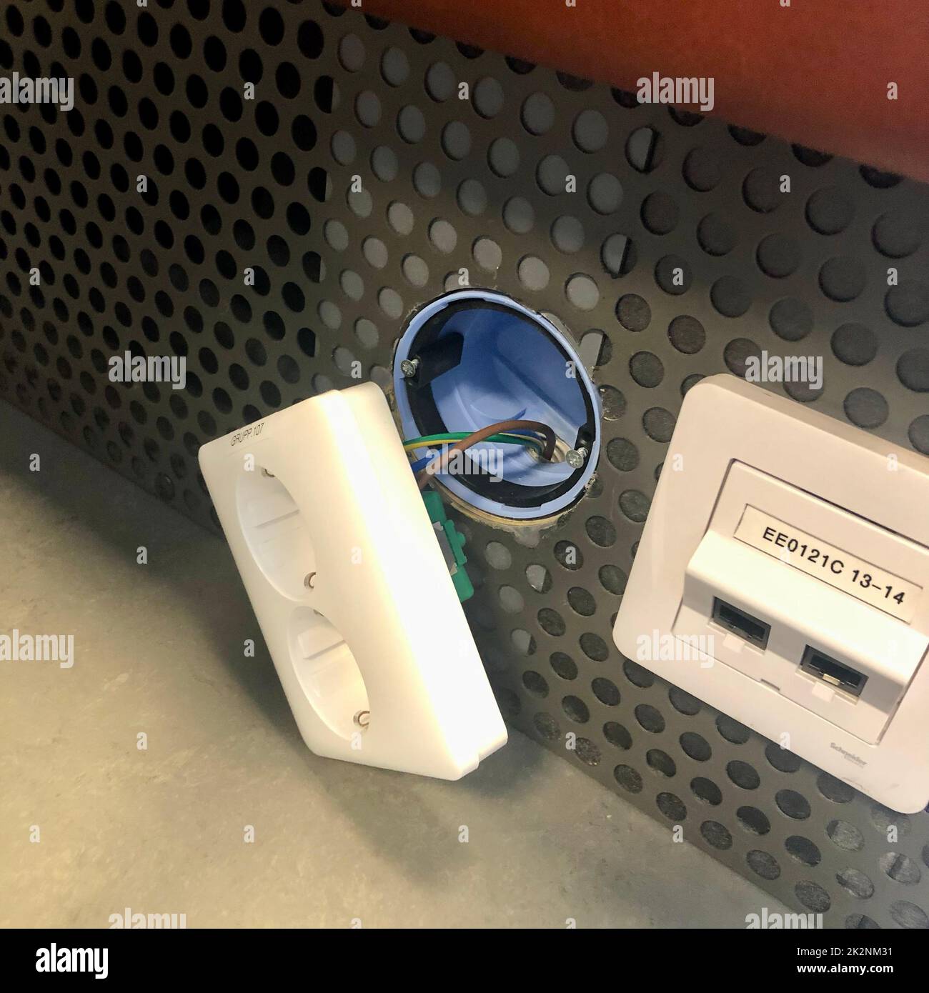 Socket broken hi-res stock photography and images - Alamy