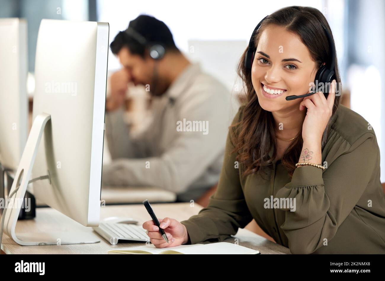 Take note of how expert customer care should be done. Portrait of a ...