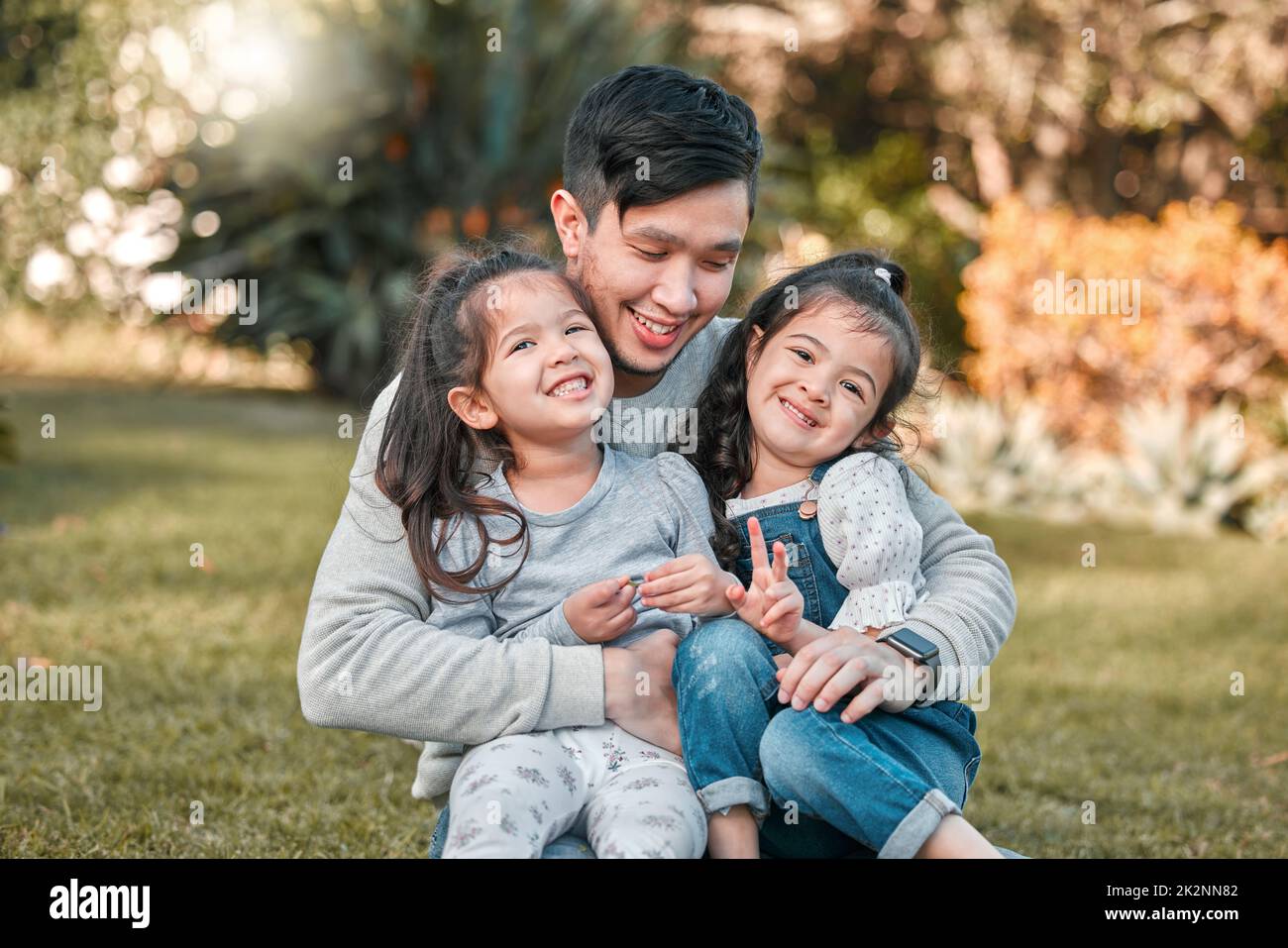 Father two daughters hi-res stock photography and images - Alamy