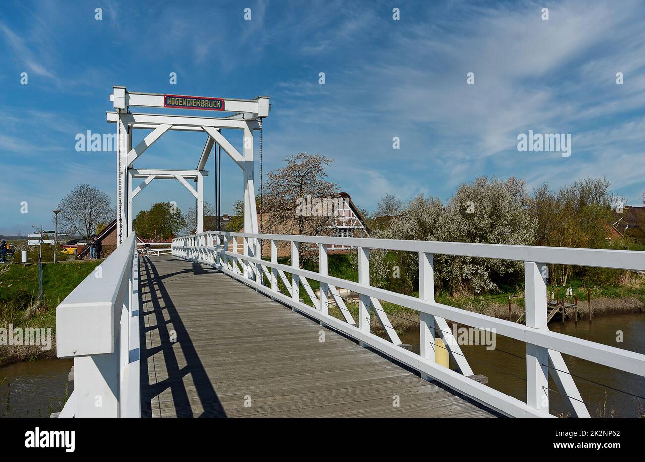 White bridge hi-res stock photography and images - Alamy