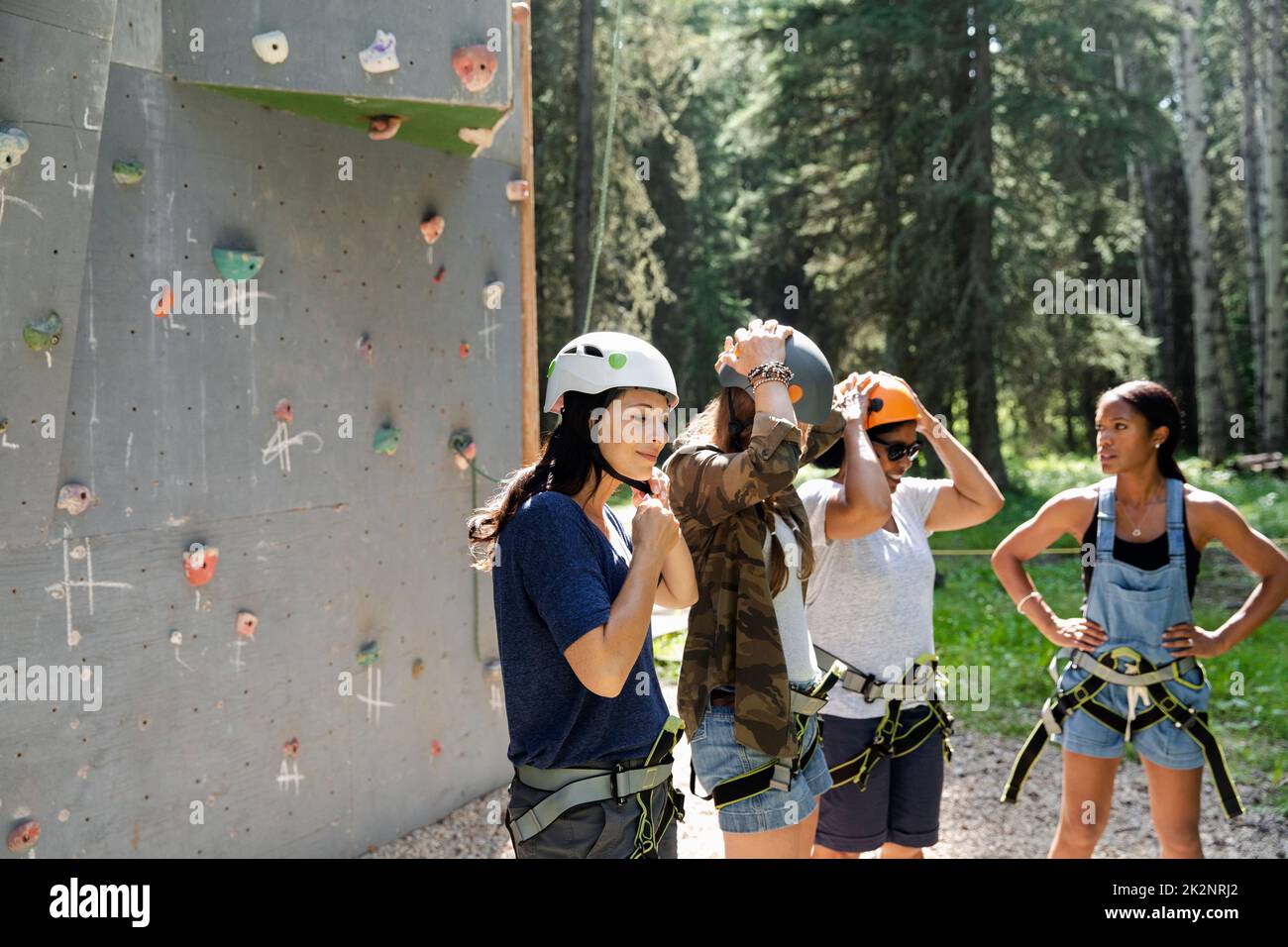 Climbing women hi-res stock photography and images - Alamy