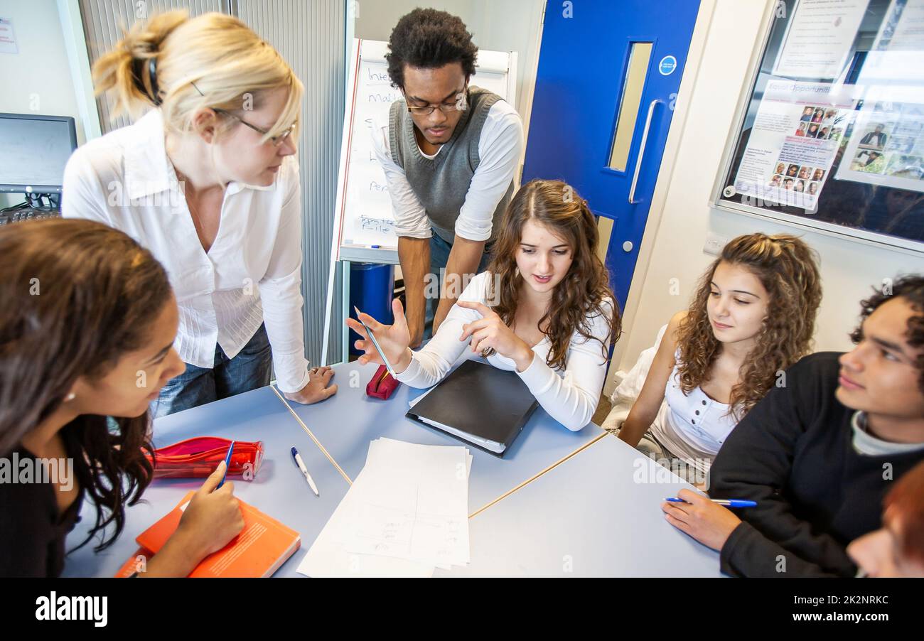 Teenage Students: Debating the Point. A group of students working ...