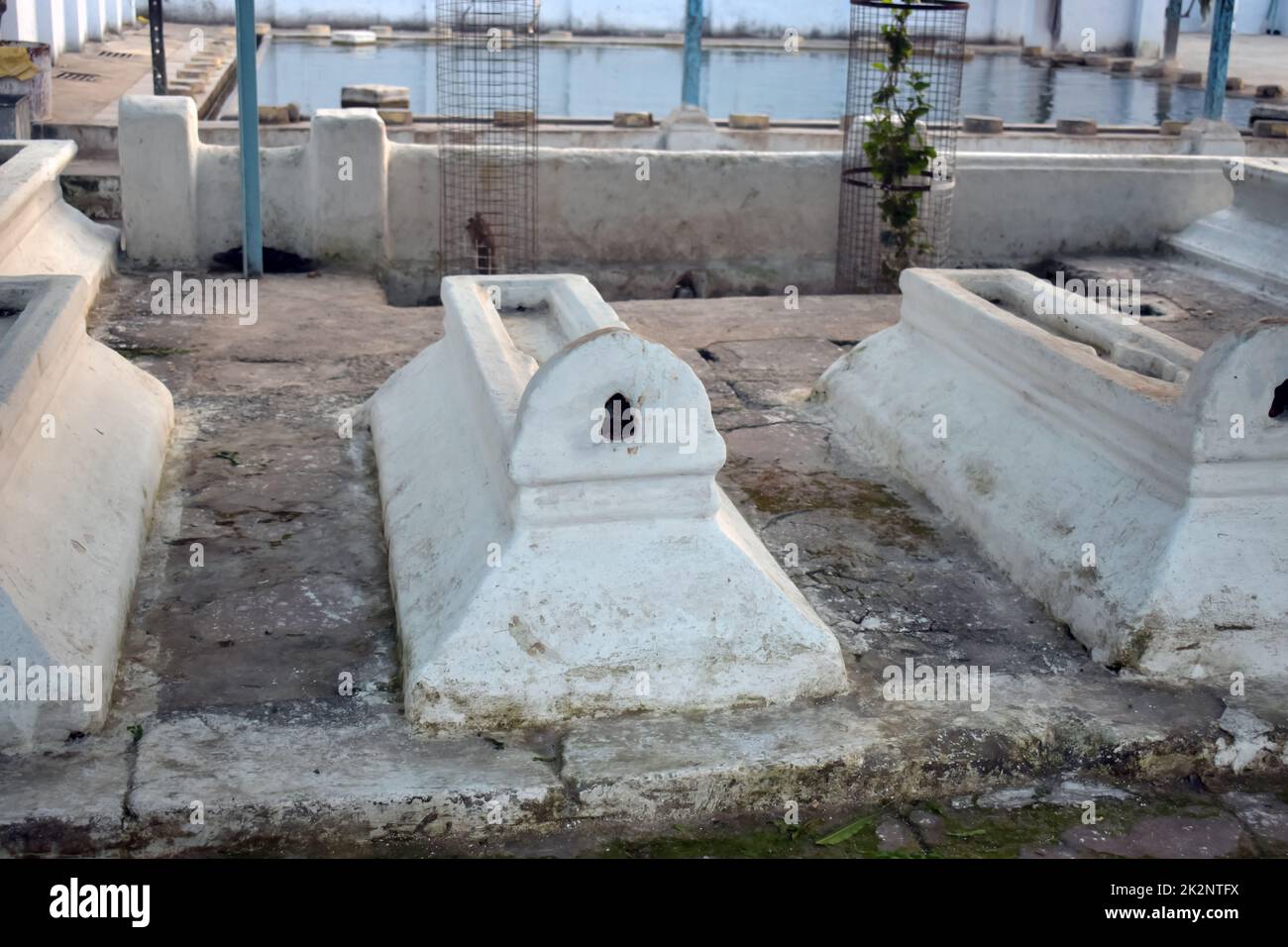 Graveyard islamic pakistan hi-res stock photography and images - Alamy