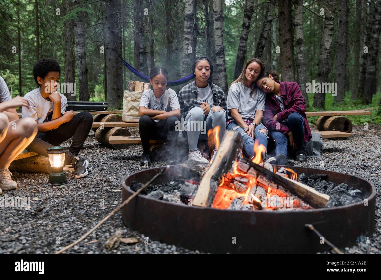 Family campfire forest hi-res stock photography and images - Alamy