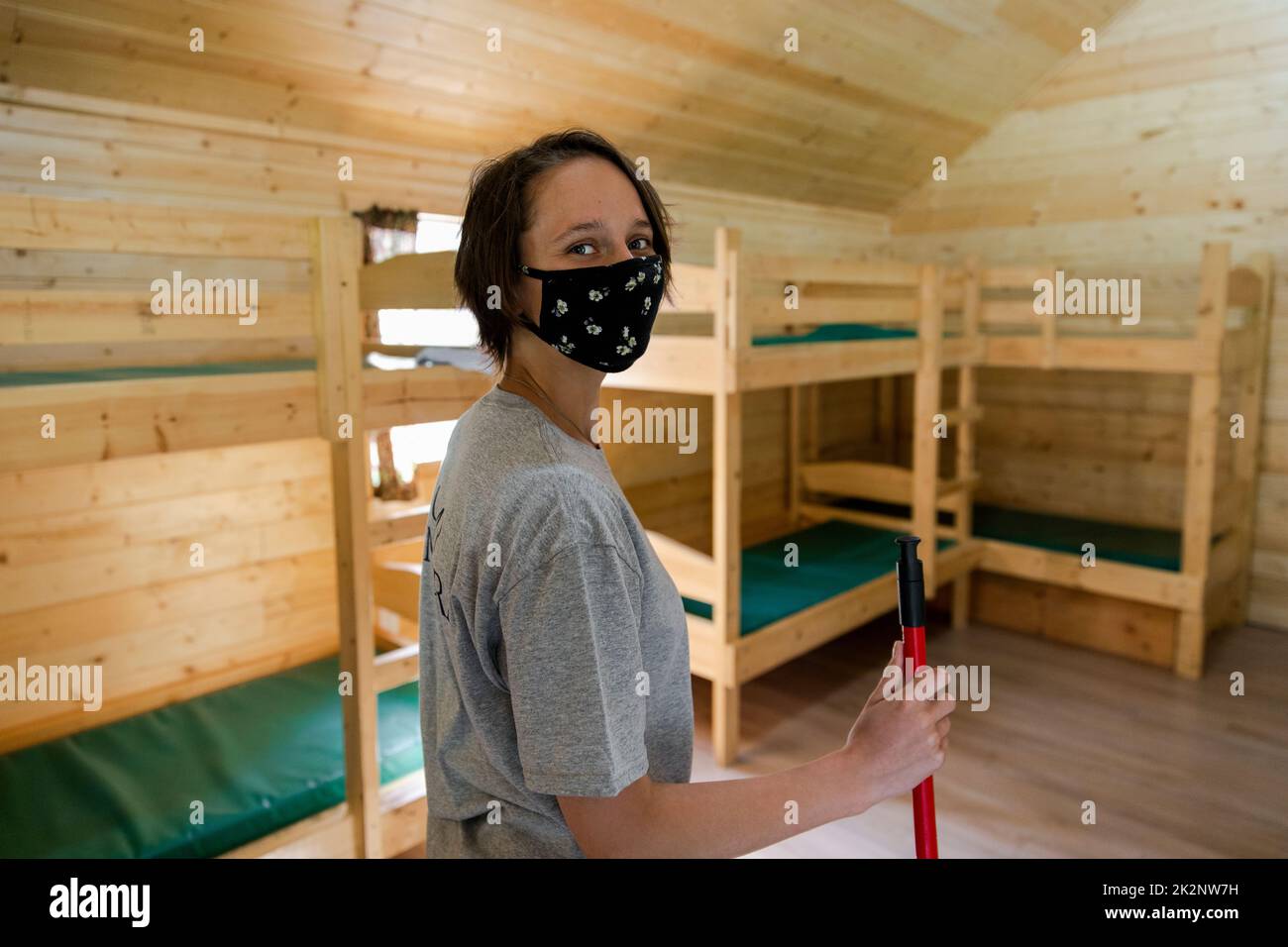 Child cleaning bed hi-res stock photography and images - Alamy