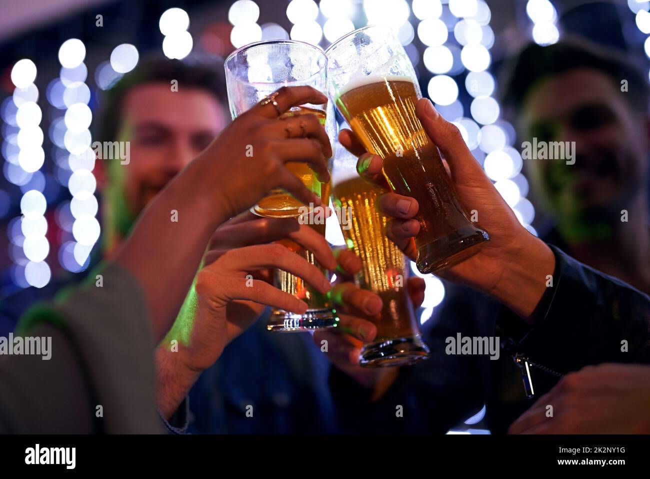 Group beer inside drinking hi-res stock photography and images - Alamy