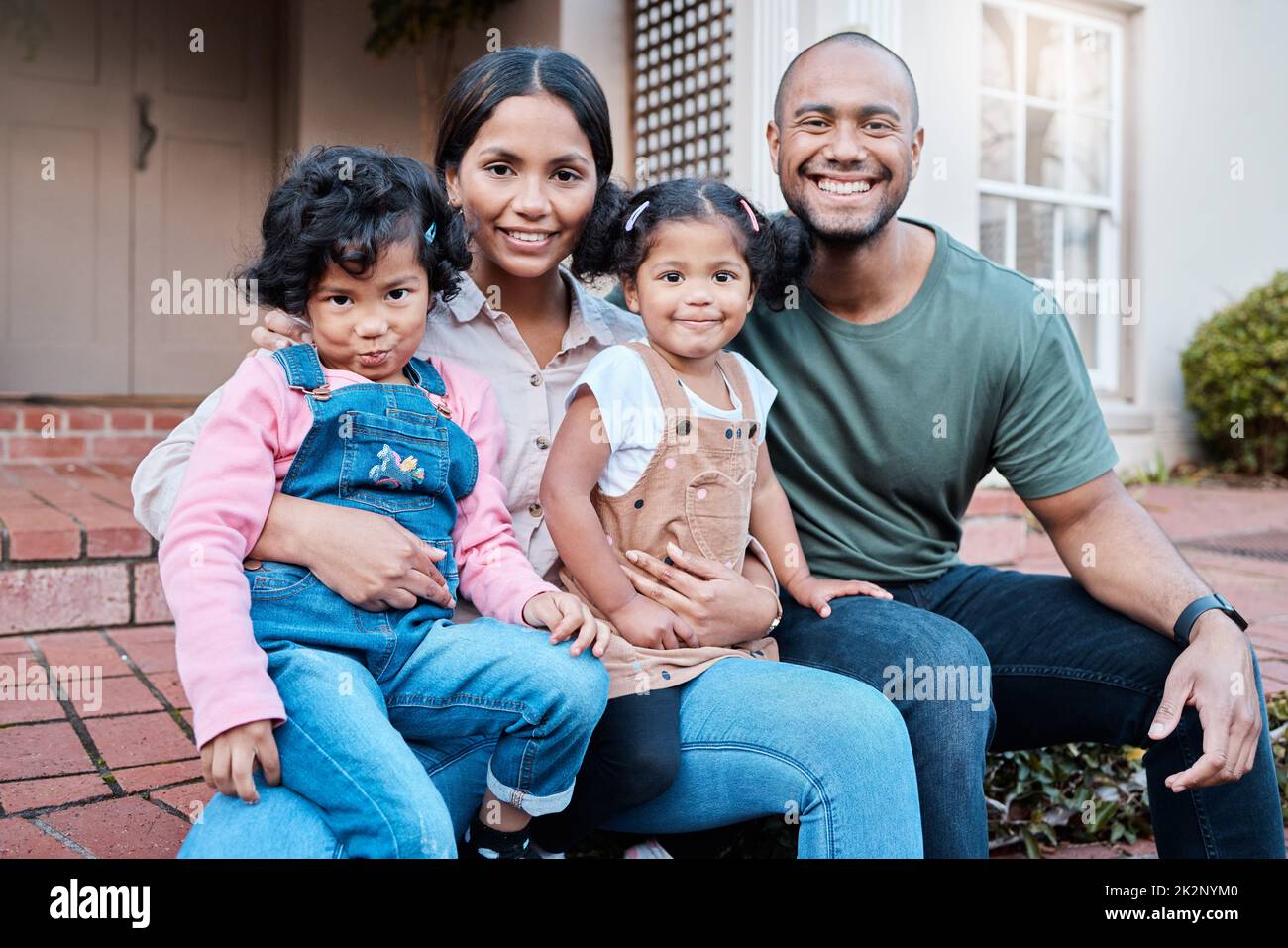 Two daughters hi-res stock photography and images - Alamy