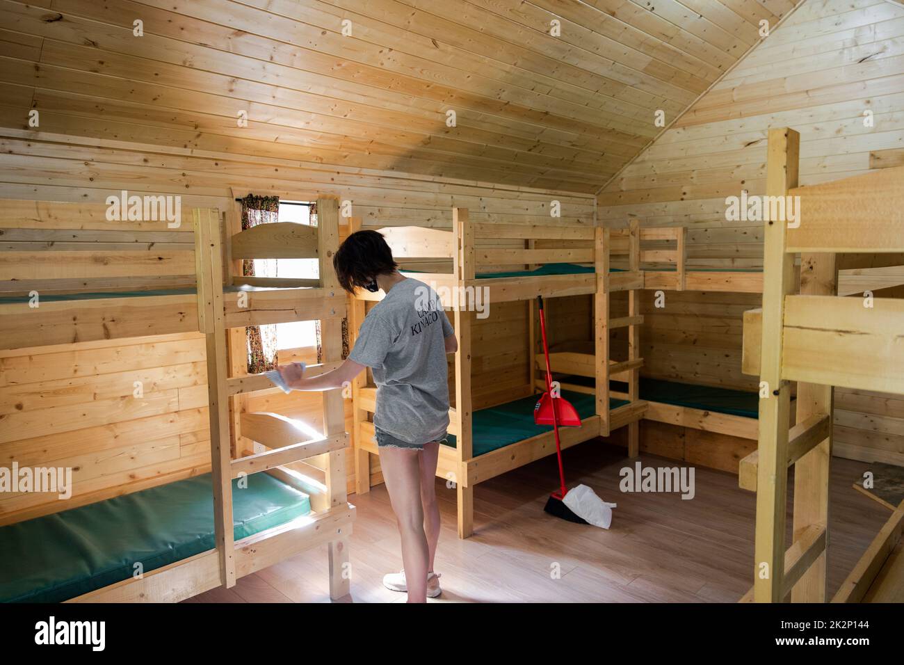 Child cleaning bed hi-res stock photography and images - Alamy