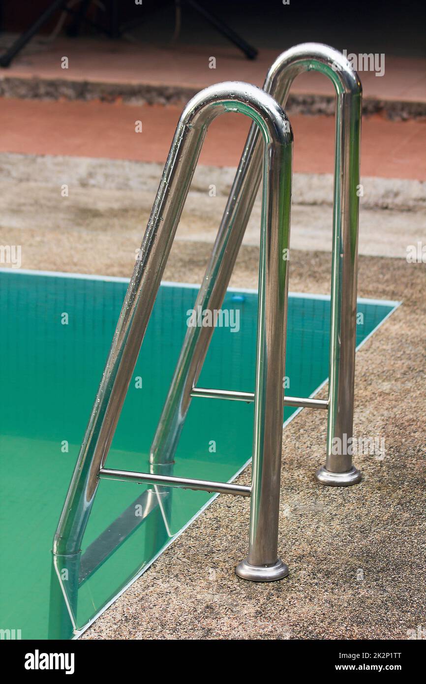 Popular pool ladder step made of stainless steel To use for a long time ...