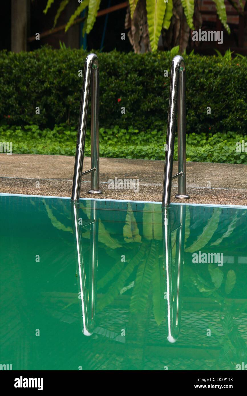 Popular pool ladder step made of stainless steel To use for a long time ...