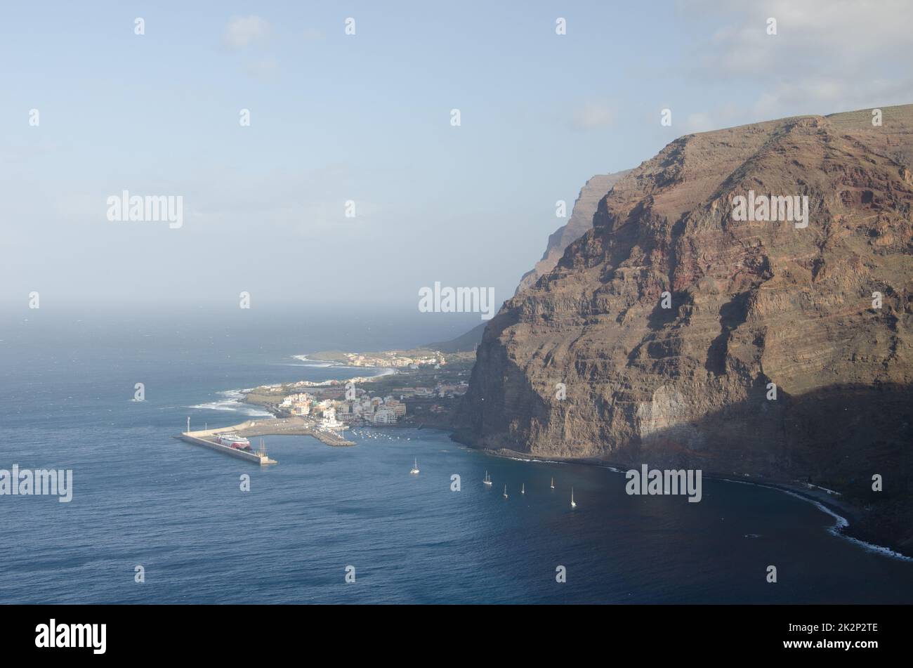 Town of Valle Gran Rey and sea cliff Stock Photo - Alamy