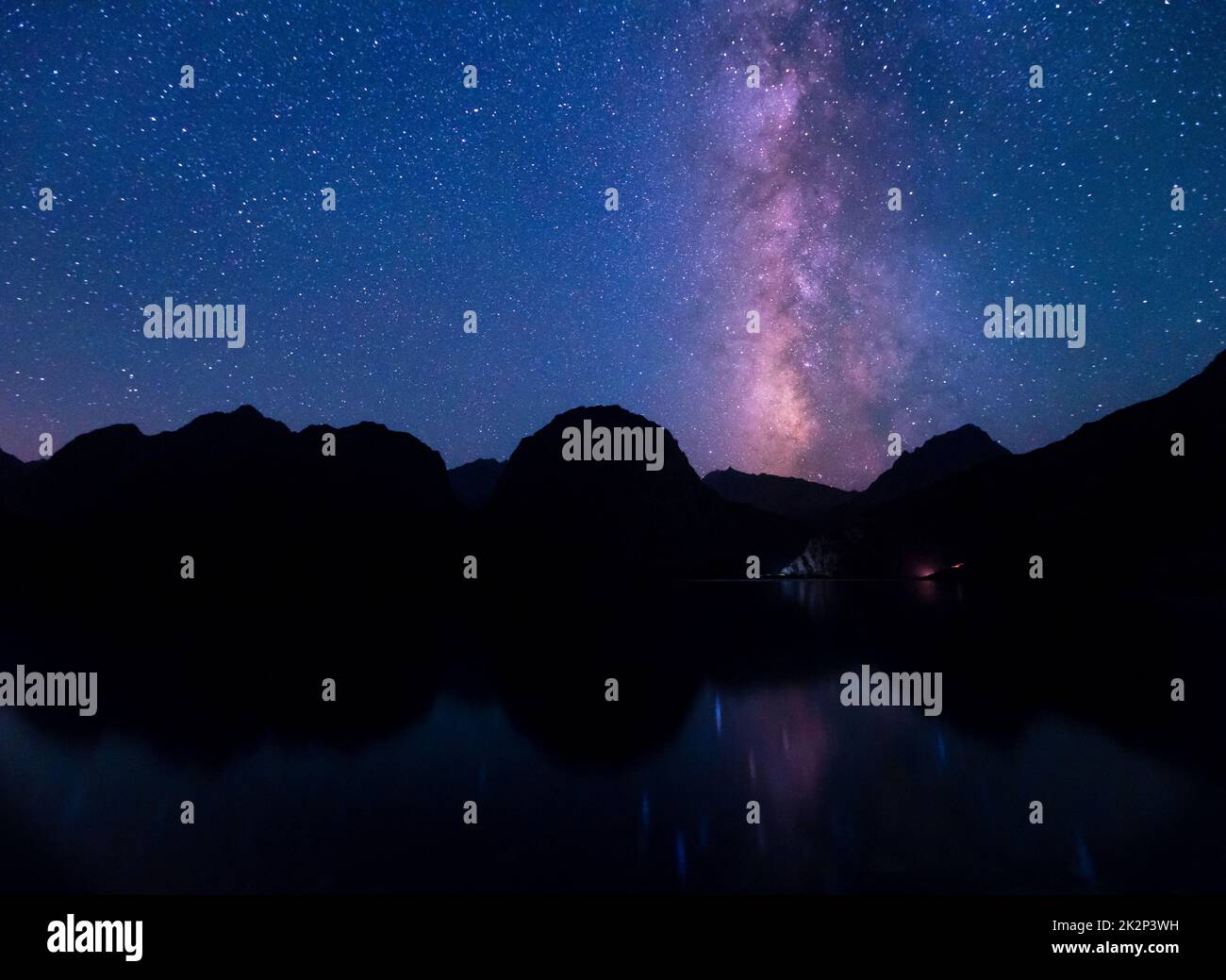 Milky way over mountains and lake hi-res stock photography and images ...