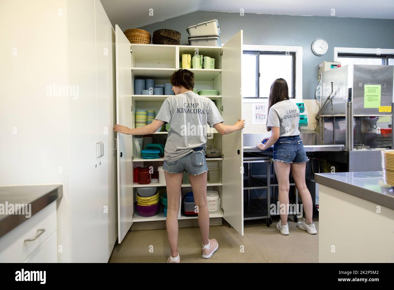 Clean up day teen hi-res stock photography and images - Alamy