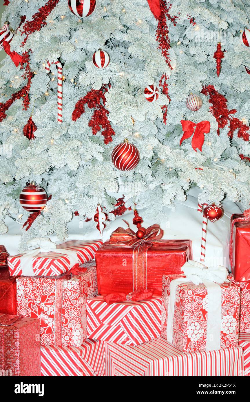 Christmas tree red white hi-res stock photography and images - Alamy