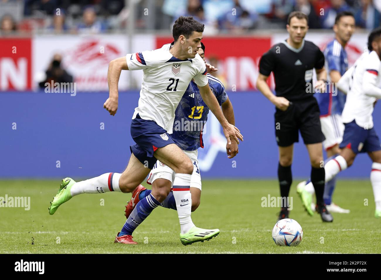 DUSSELDORF - (lr) Gio Reyna of United States men's national team ...