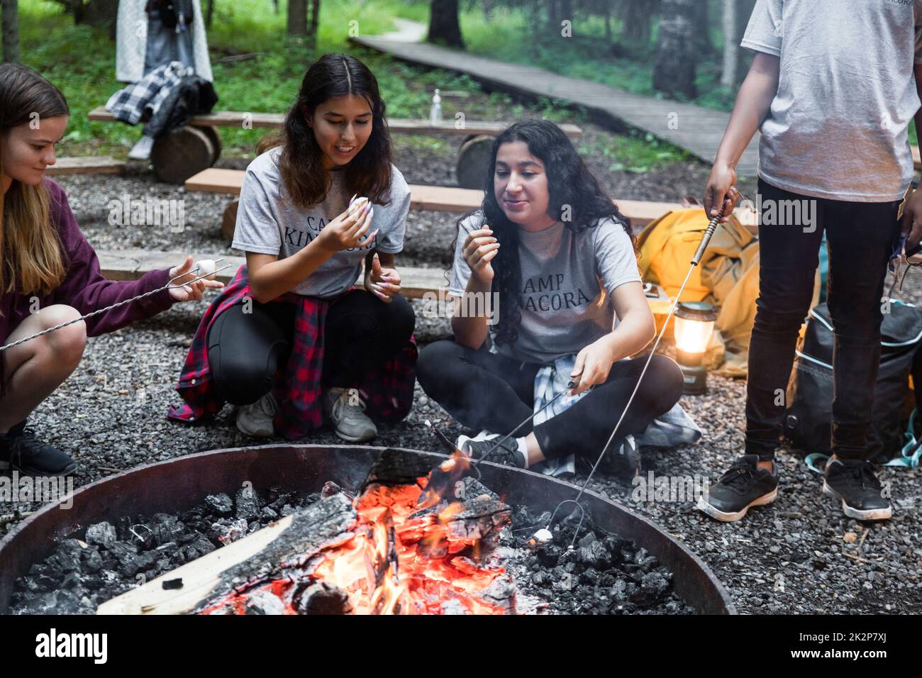 Cook over campfire hi-res stock photography and images - Alamy