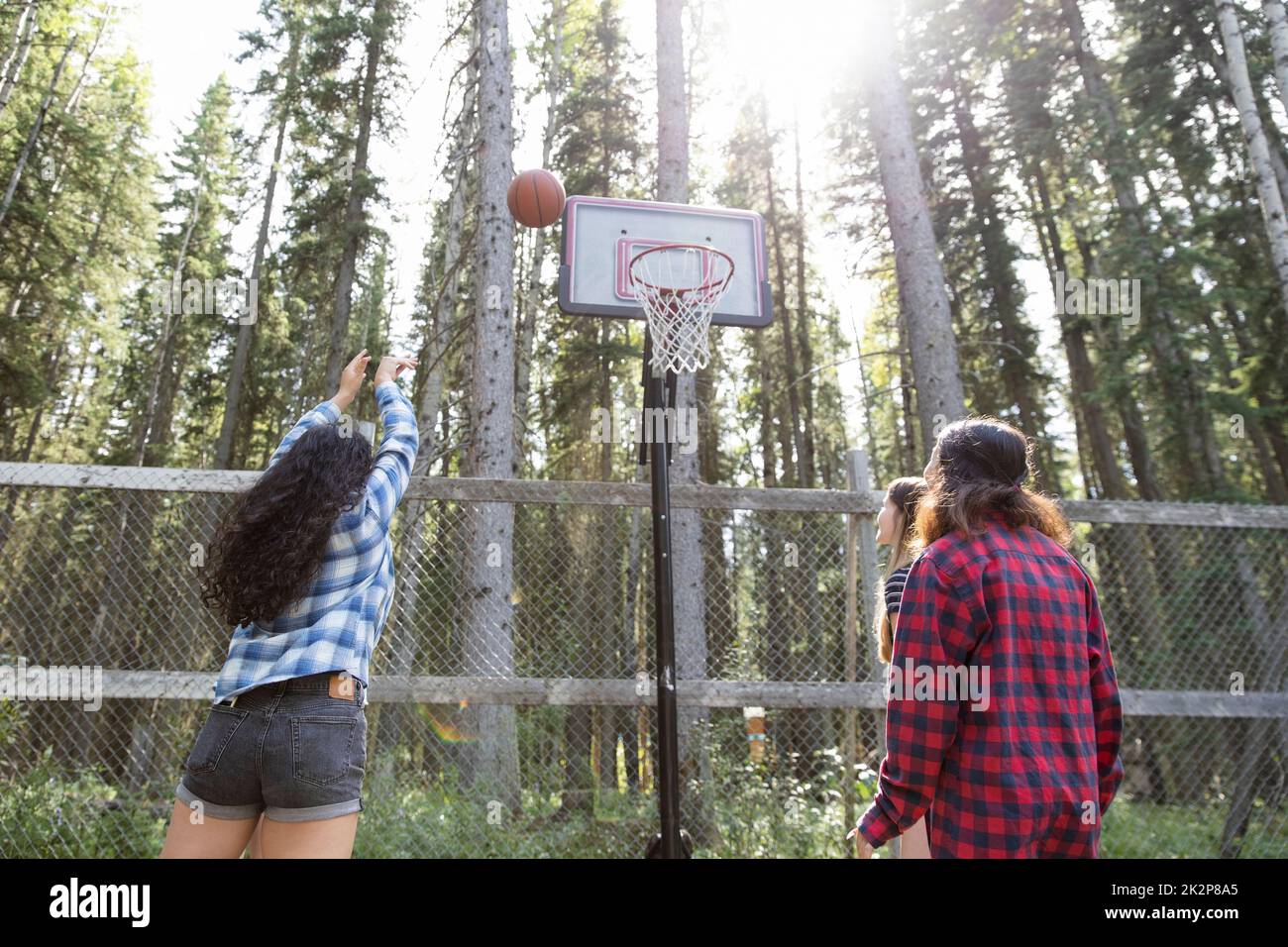Girls play basketball hi-res stock photography and images - Alamy