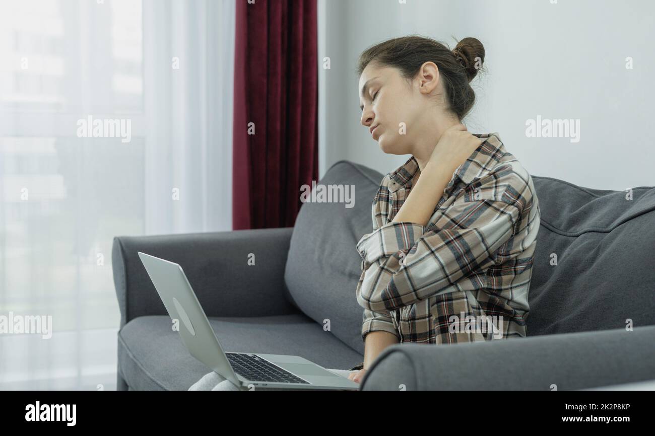 Working girl at the computer, Problems with the spine and neck and back ...