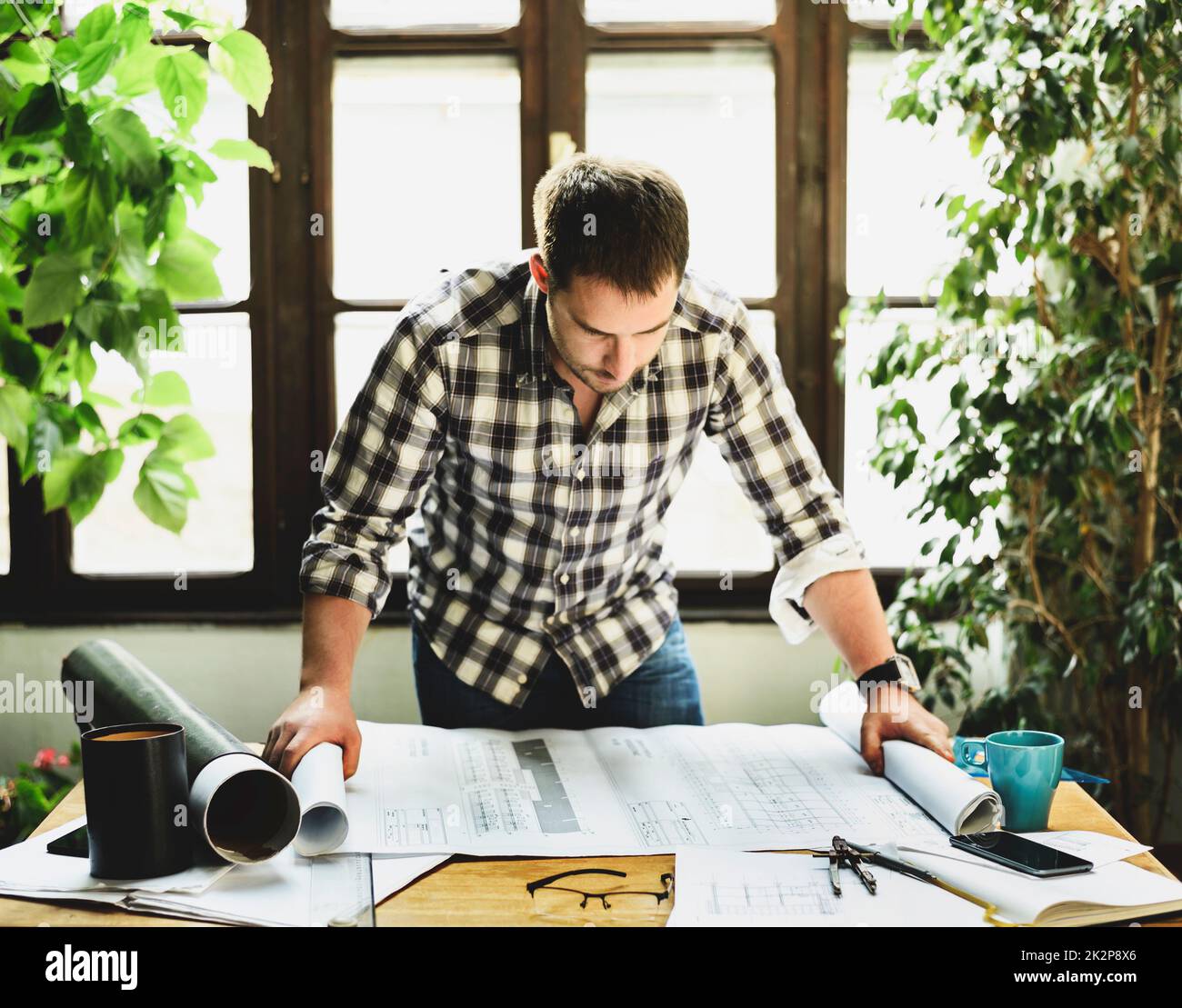 Man working drawing table hi-res stock photography and images - Alamy
