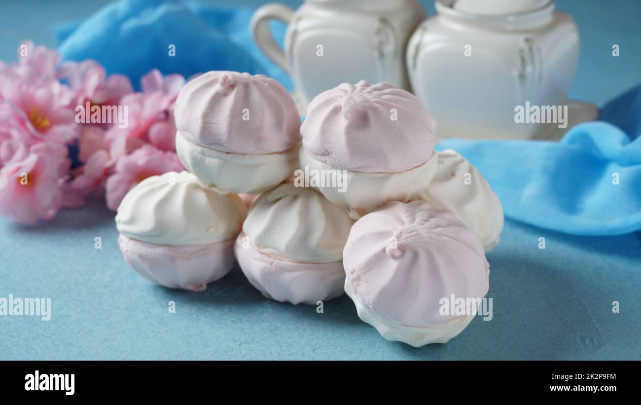 Sweet marshmallows. Delicious zephyr with vanilla Stock Photo - Alamy