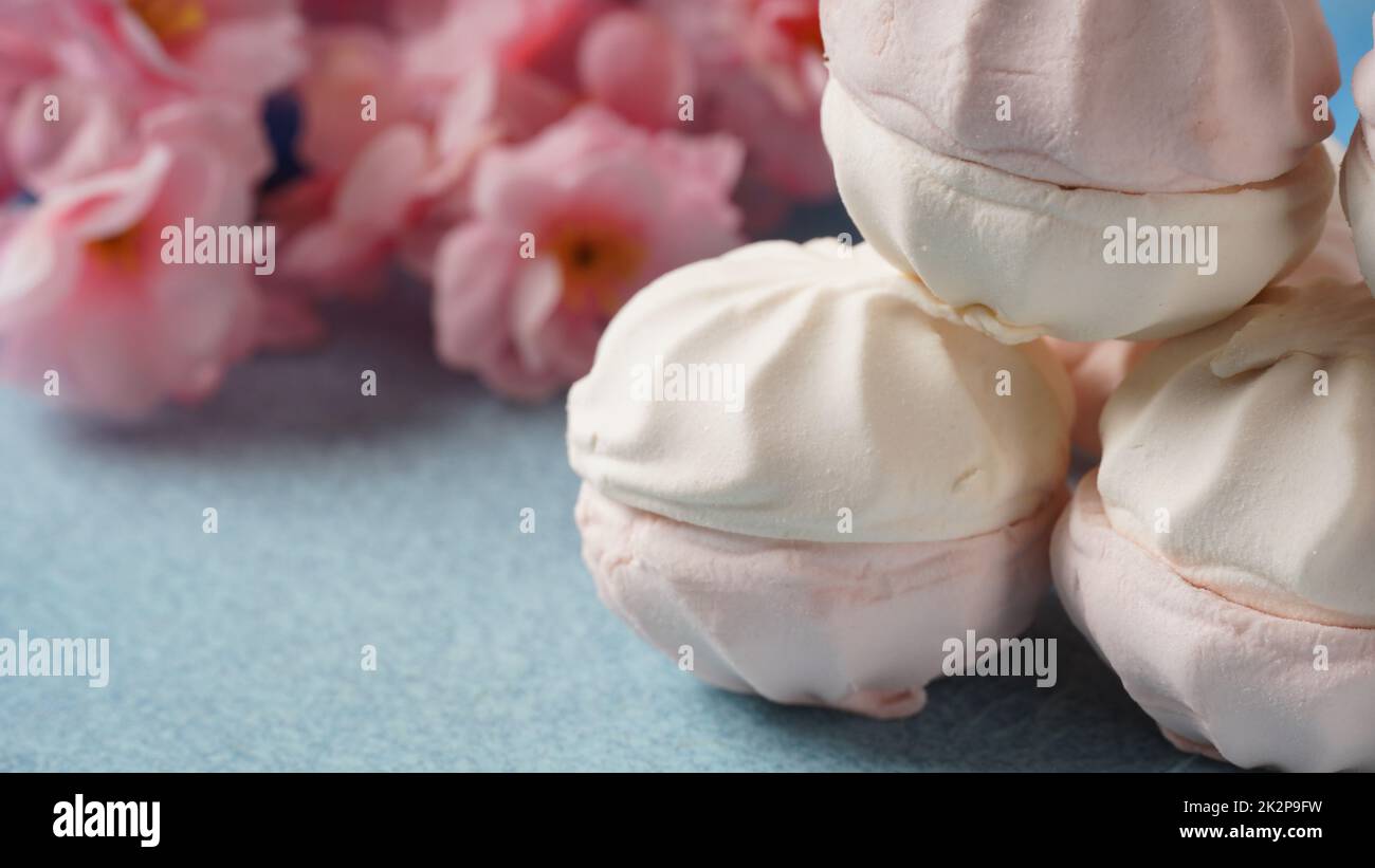 Sweet marshmallows. Delicious zephyr with vanilla Stock Photo - Alamy