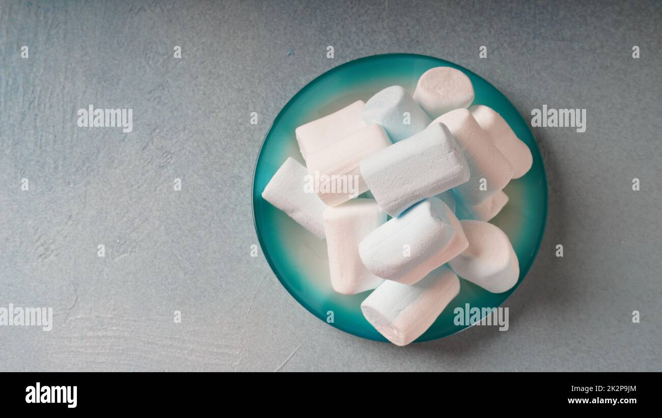 Pink white marshmallows candy hi-res stock photography and images - Alamy