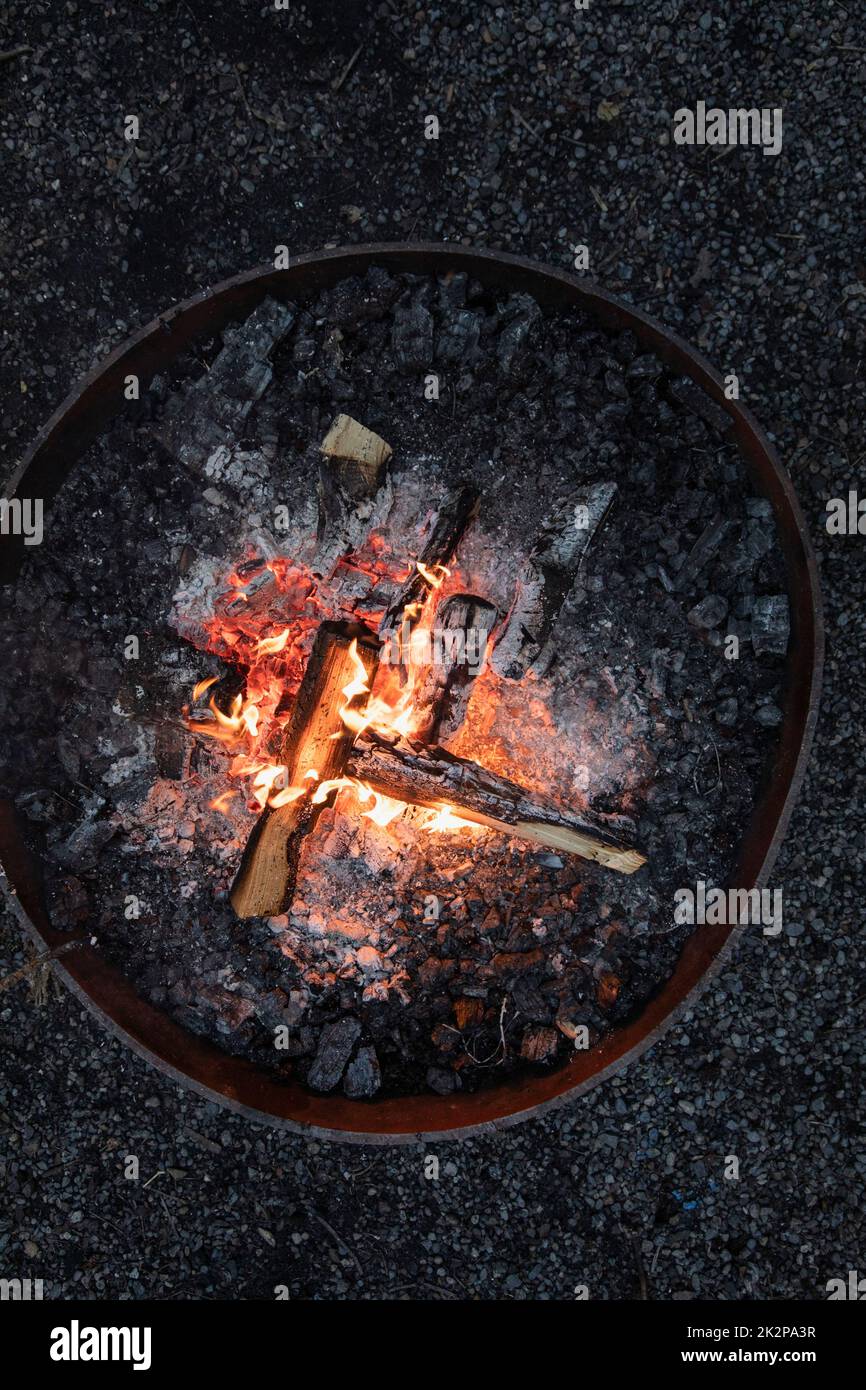 Campfire view hi-res stock photography and images - Alamy