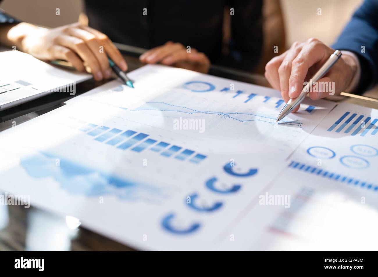 Desk businesswoman working bar graph hi-res stock photography and ...