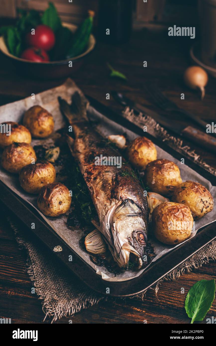 Tray baked fish potatoes hi-res stock photography and images - Alamy