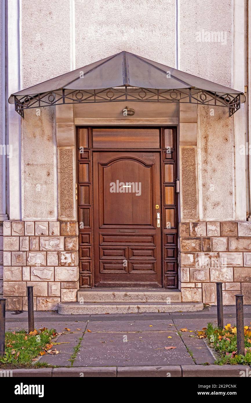 Retro house entrance door Stock Photo - Alamy
