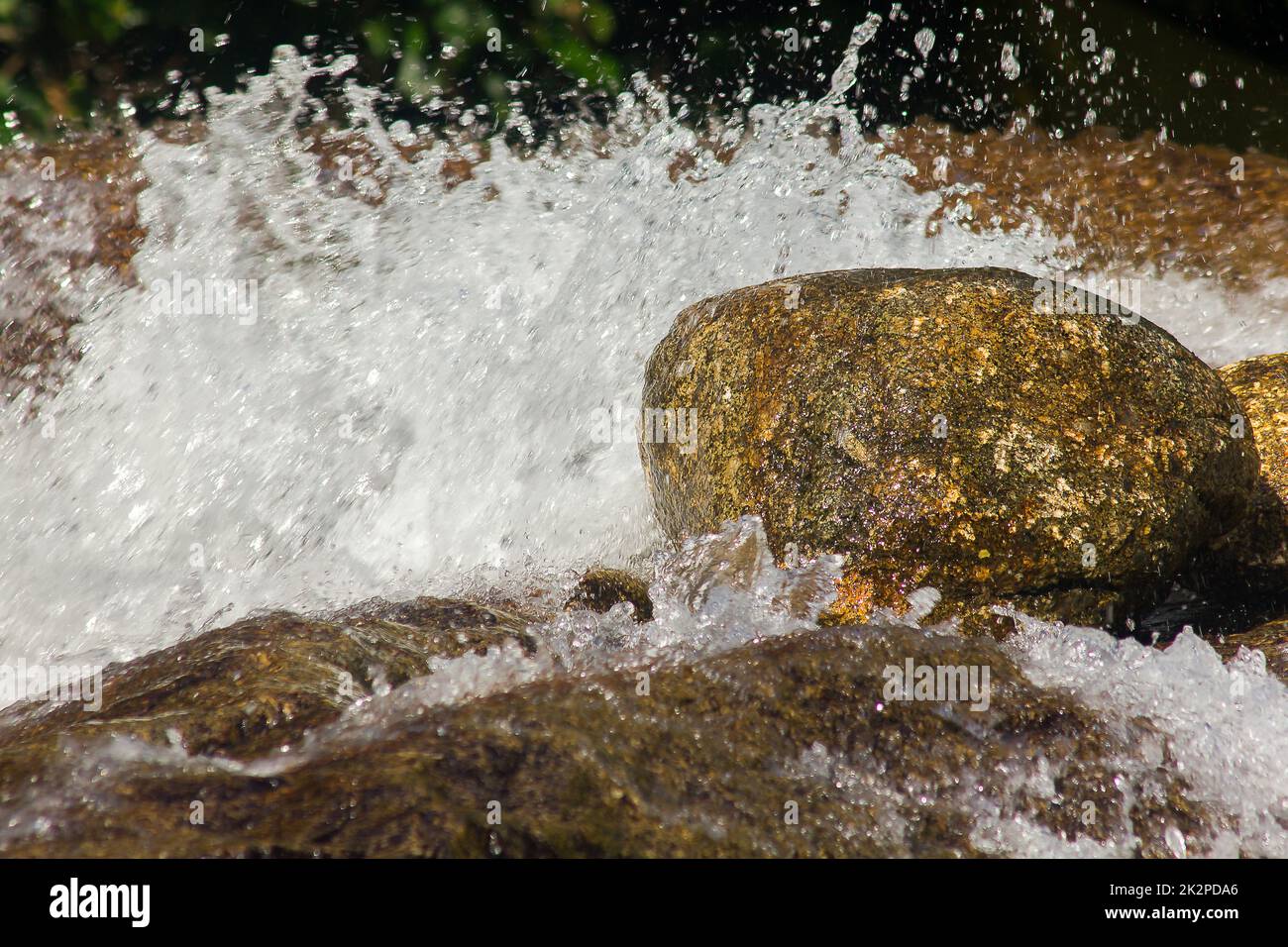 Water flows down black stone hi-res stock photography and images - Alamy